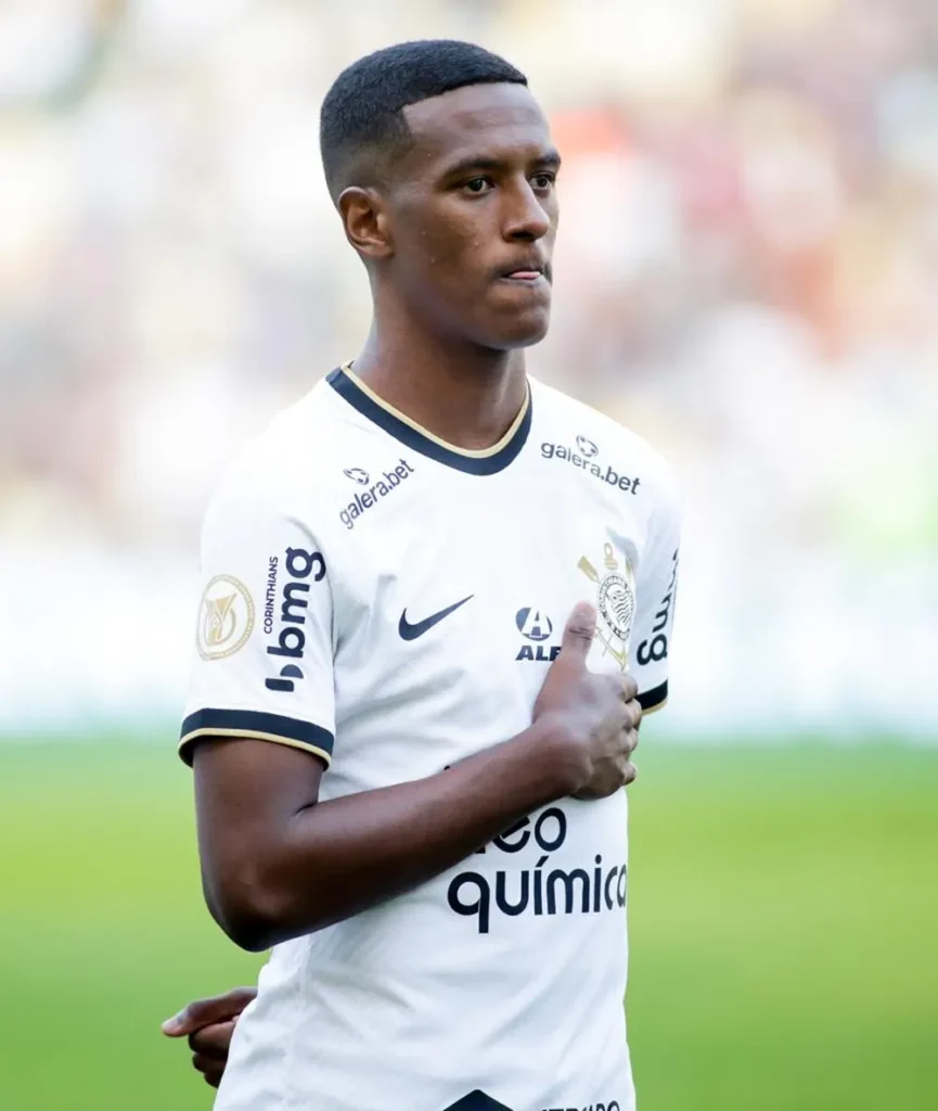 Real Madrid fará oferta oficial pelo zagueiro Robert Renan, diz ...