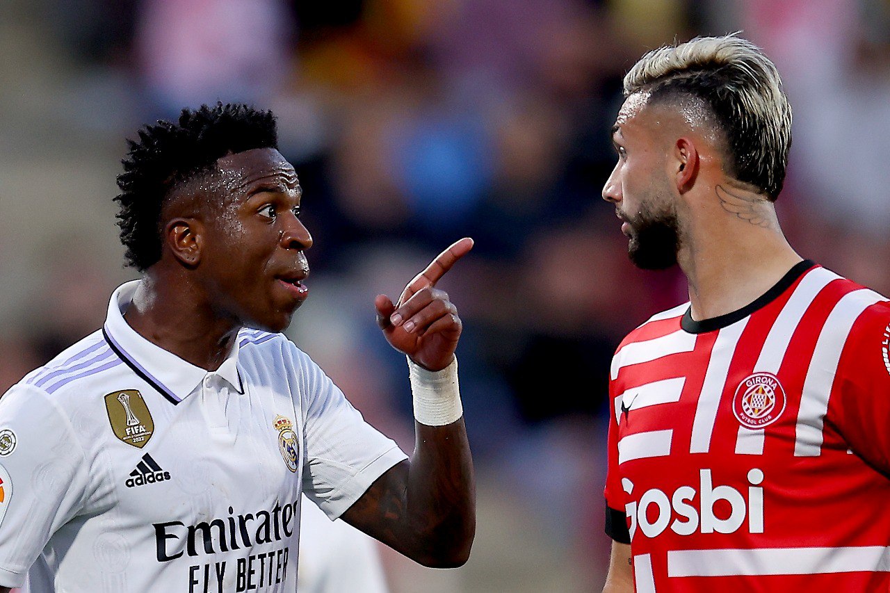 Ancelotti chama atenção de Vini Jr. por 14° cartão amarelo na temporada ...