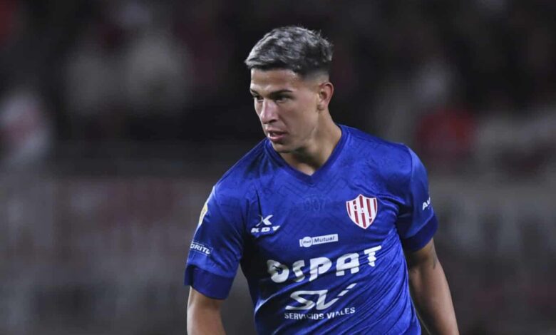 Athletico-PR acerta contratação de Lucas Esquivel, lateral-esquerdo do ...