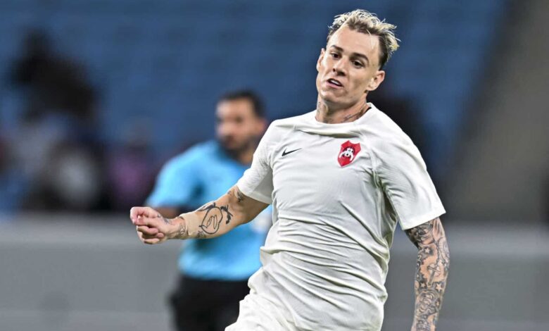 Róger Guedes quebra dedo durante o jogo e repercute nas redes sociais ...