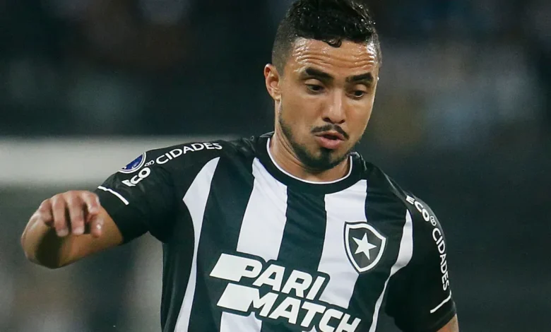 Rafael, do Botafogo, cita lance de Endrick para reclamar de expulsão