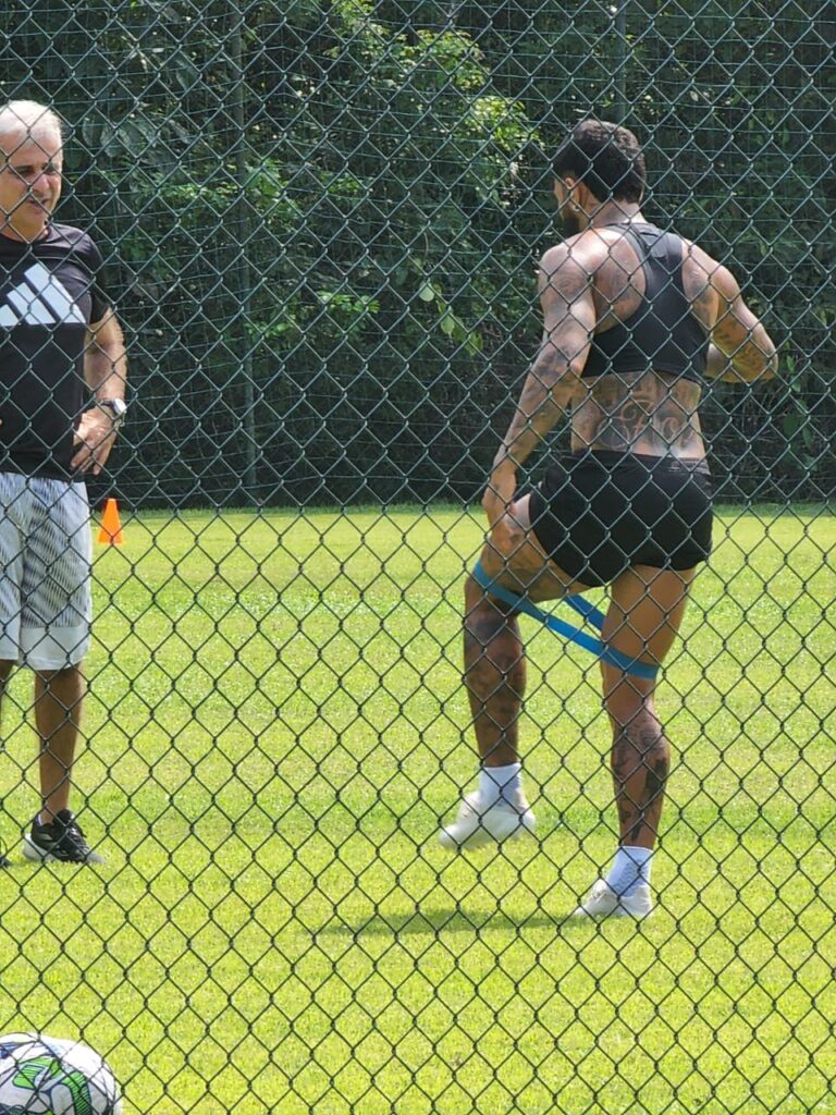 Foto de Gabigol treinando com preparador vaza na Web;