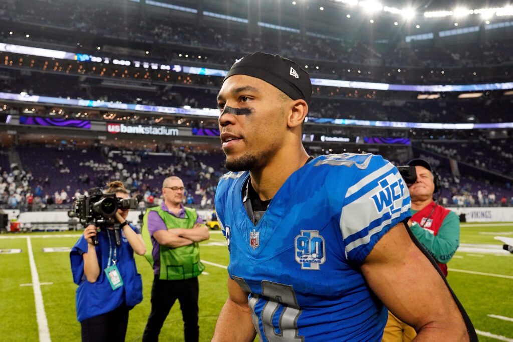 Amon-Ra St. Brown renova com os Lions por mais quatro anos