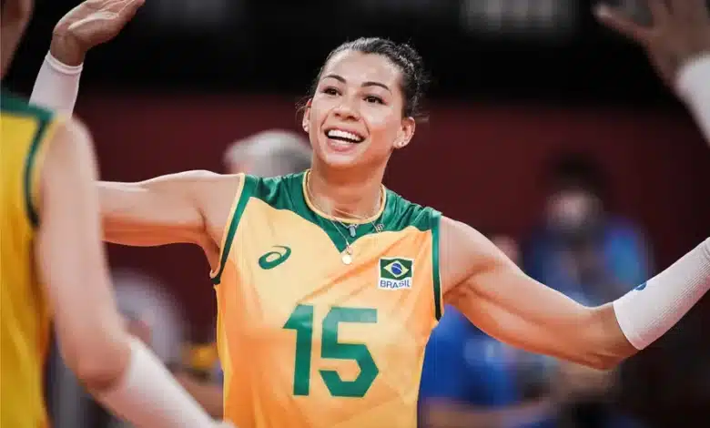 Carol preocupa a torcida, mas tranquiliza: "Nada de grave"