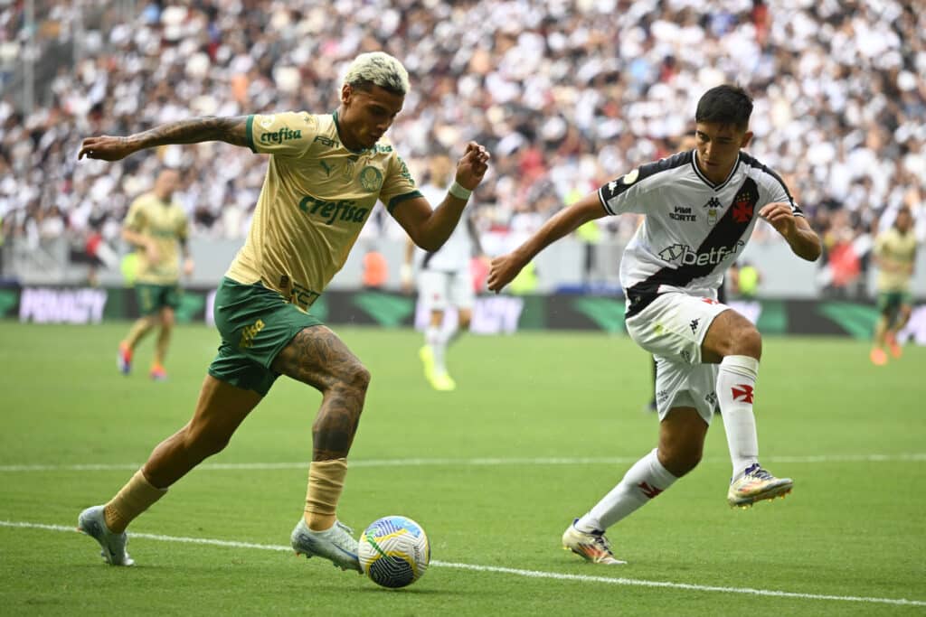 CBF divulga áudio do VAR de suposto pênalti em Vasco x Palmeiras