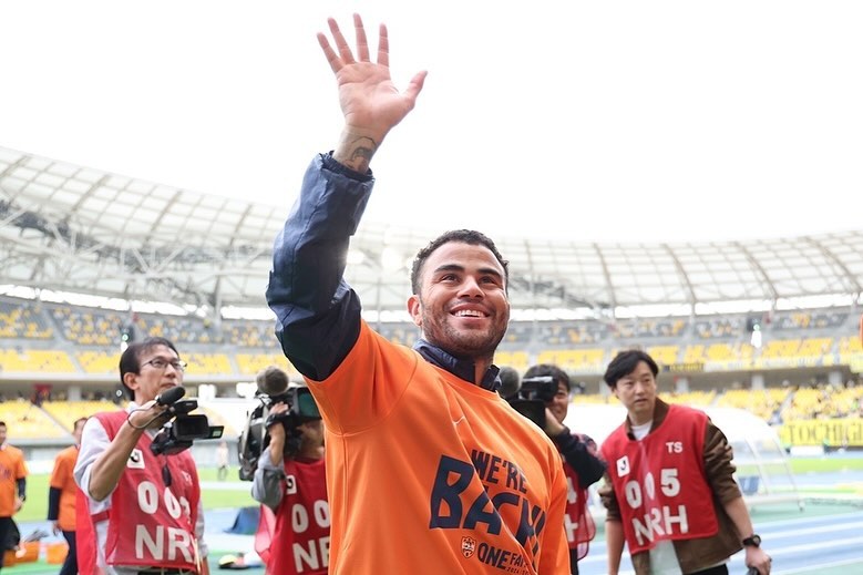 Carlinhos Júnior celebra acesso do Shimizu S-Pulse para a J-League e mira título no Japão
