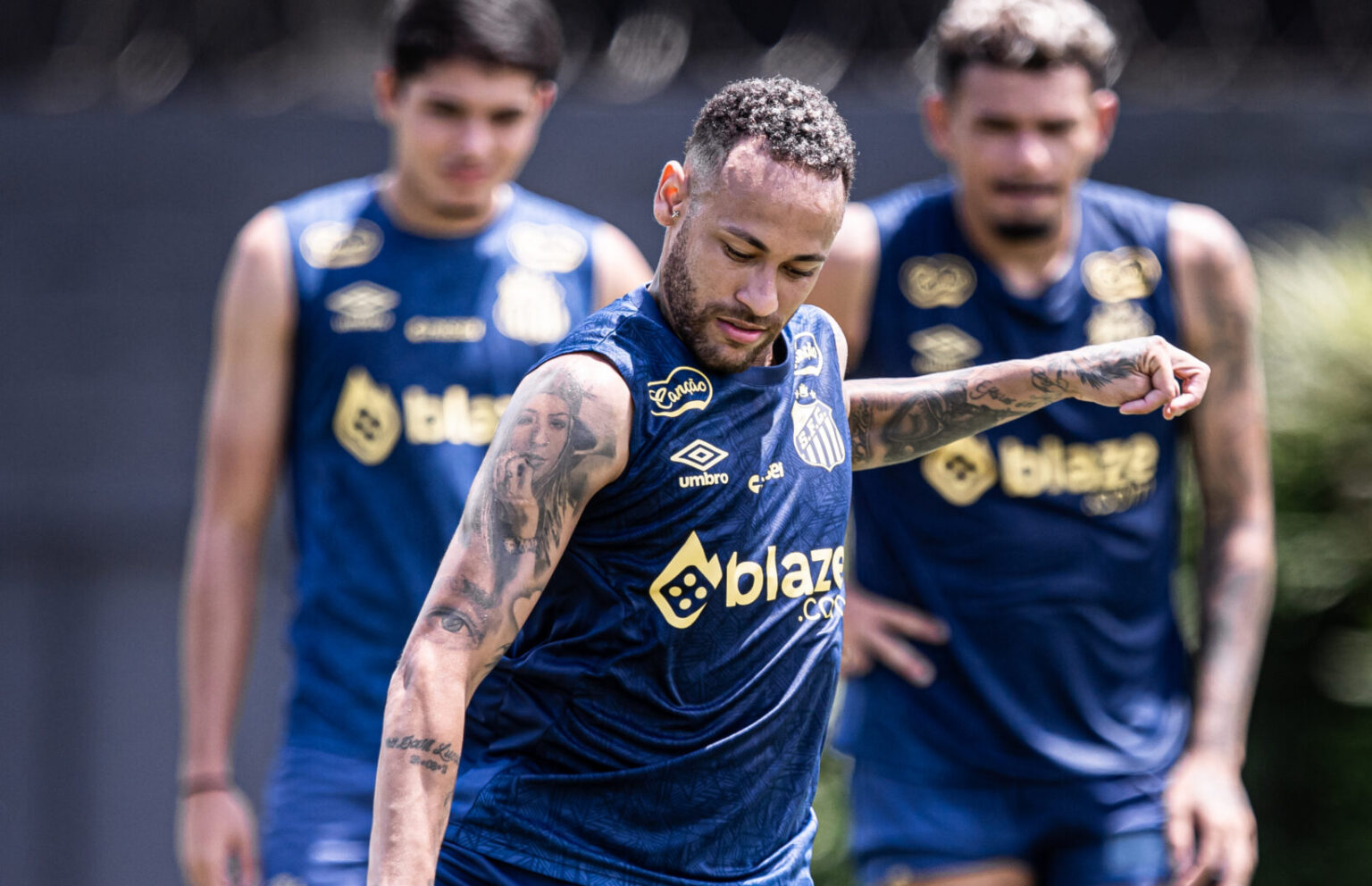 Pedro Caixinha explica ausência de Neymar: "Sentiu um desconforto"