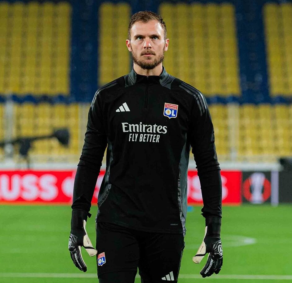 Newcastle quer Lucas Perri, e Botafogo pode lucrar com venda