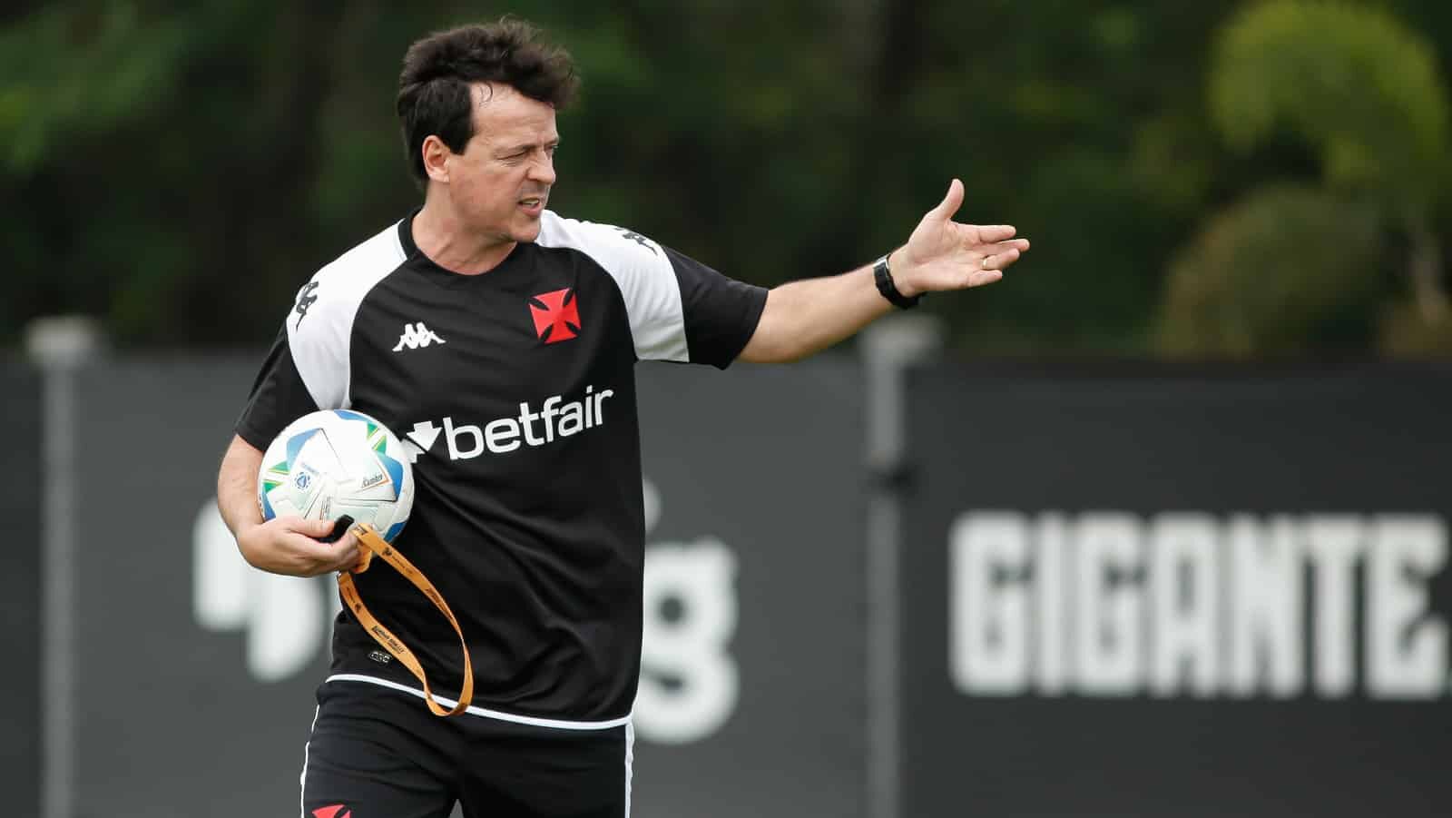 Relembre a passagem de Fernando Diniz pelo Vasco em 2021