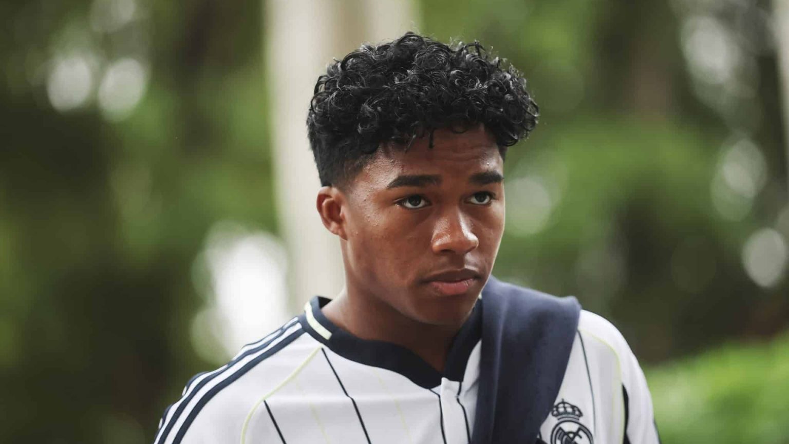 Endrick se torna meme nas redes sociais após escolhas inusitadas