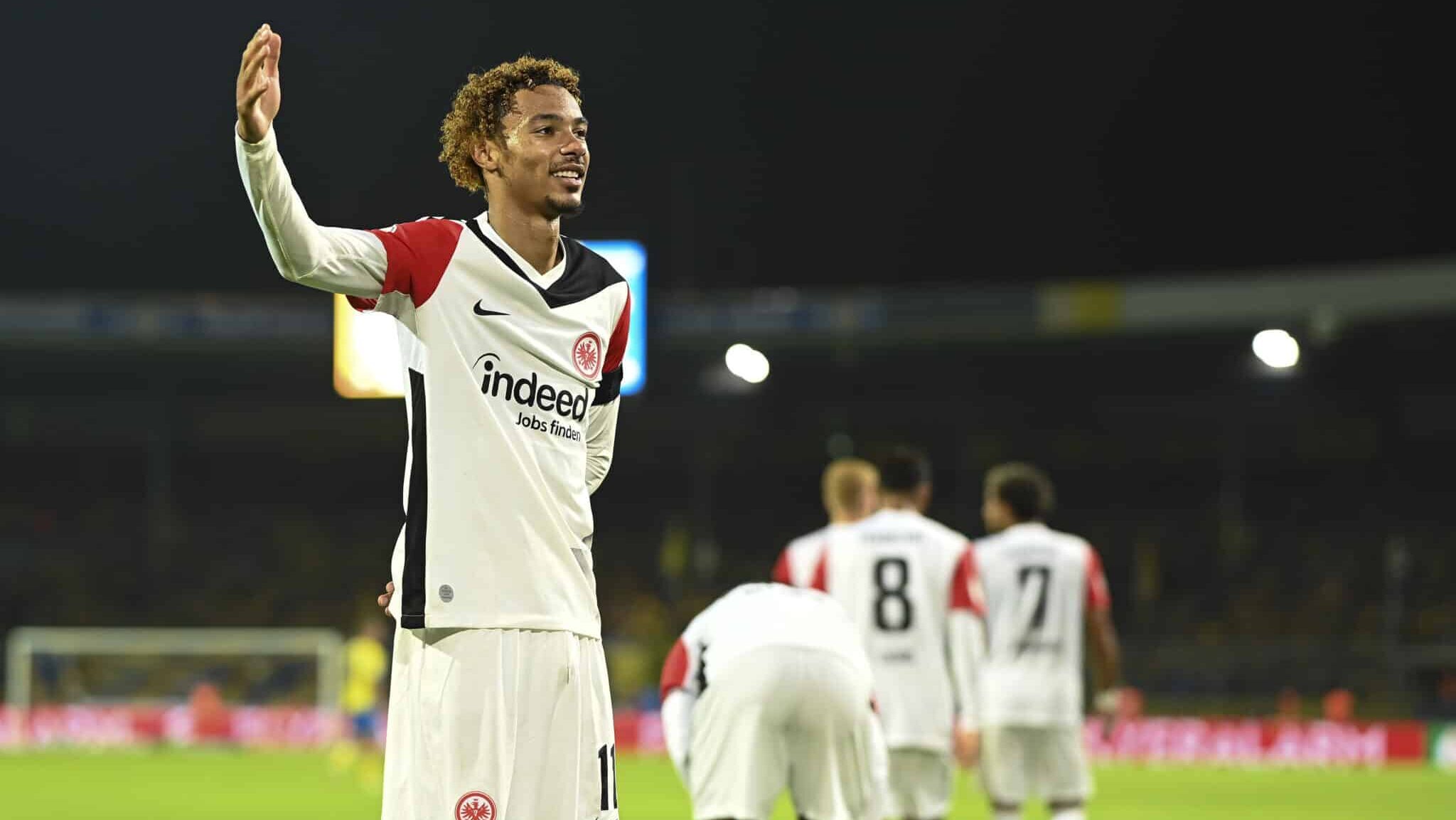 Quem é Ekitike, atacante francês disputado por clubes da Inglaterra ...