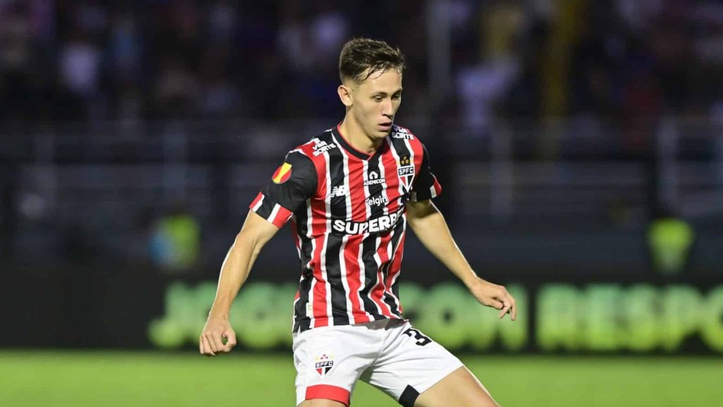 São Paulo empresta o lateral Patryck para clube da Champions