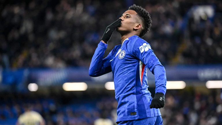 Estêvão joga hoje em Newcastle x Chelsea?